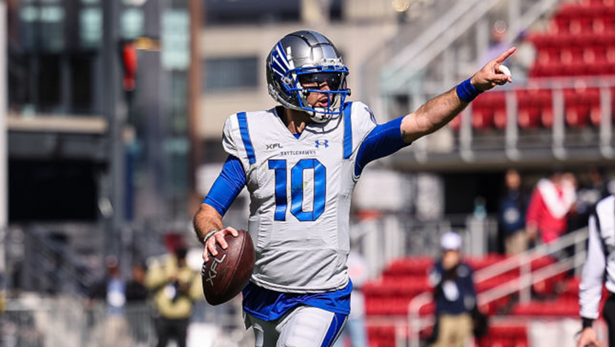 XFL QB Gets Defense's Calls In Helmet Speaker As Field Offers Ironic ...