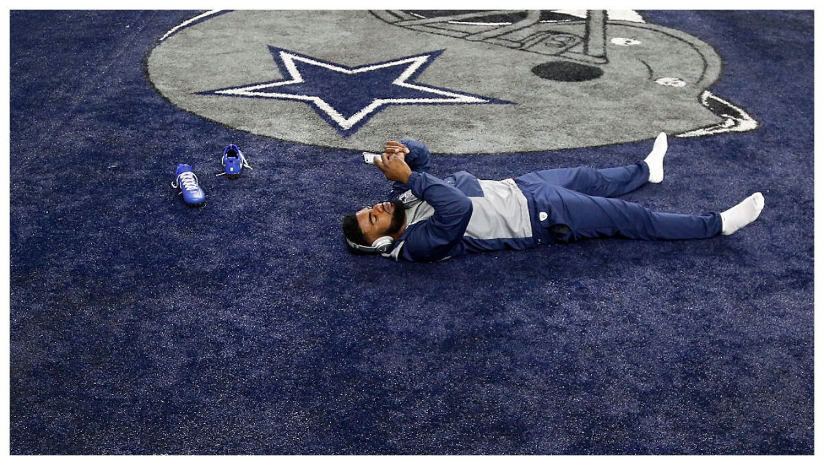 Jerry Jones Reveals Reason Ezekiel Elliott Didn't Start Cowboys vs ...