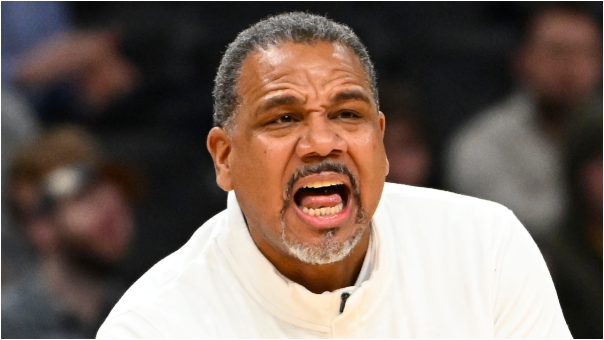 Georgetown Coach Lights Up Heckler With Hilarious Comment | OutKick