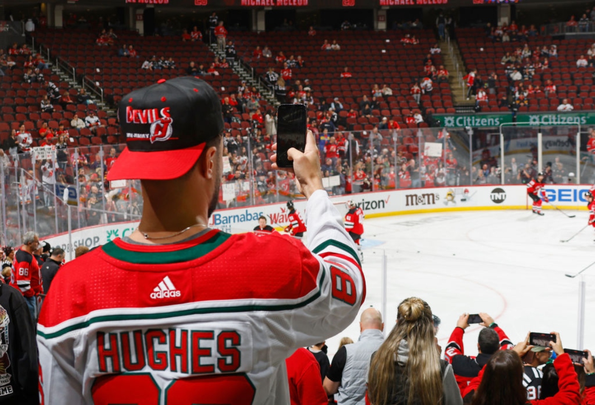 Devils Fan Headbutts Rangers Supporter, Flips Crowd The Bird While ...