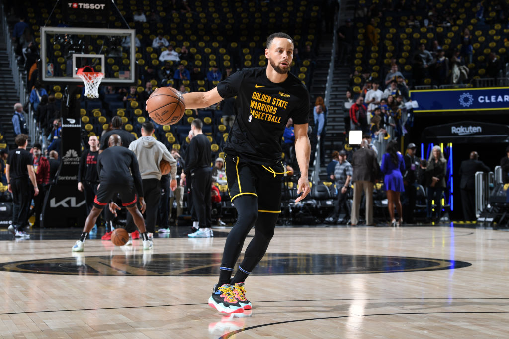Steph Curry Avoids Serious Injury After Rolling Ankle Against Chicago ...