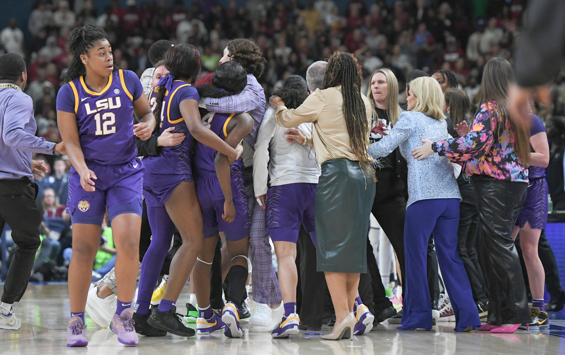 LSU's Kim Mulkey Should Take Dawn Staley's Example And Apologize