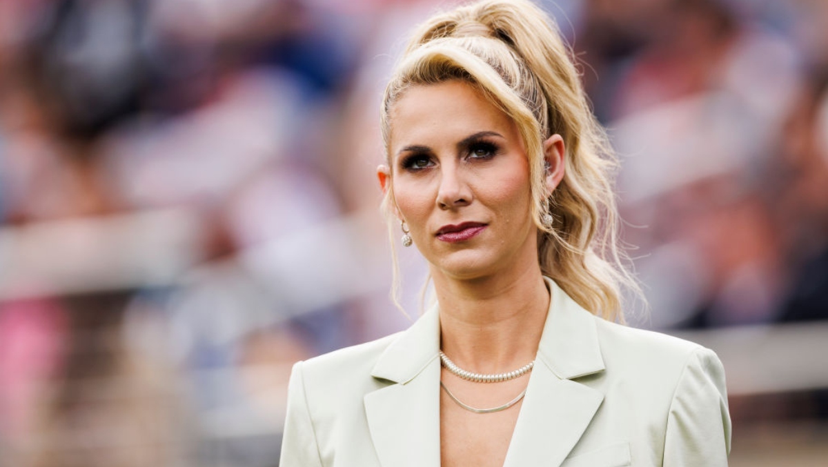 ESPN Reporter Laura Rutledge Has Awkward Moment With Mom At NFL Draft ...