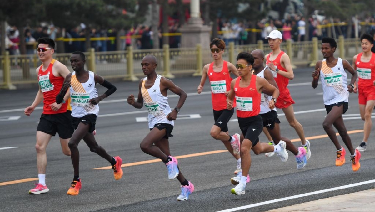 Chinese Marathon Winner Loses Medal After Fellow Runners Let Him Win ...