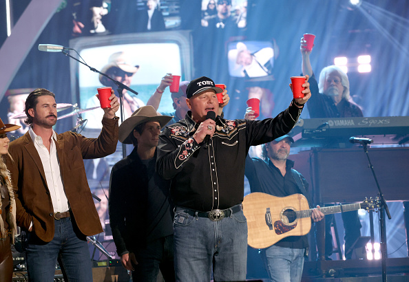 MLB Legend Roger Clemens Gives Emotional Tribute To Toby Keith At CMT ...