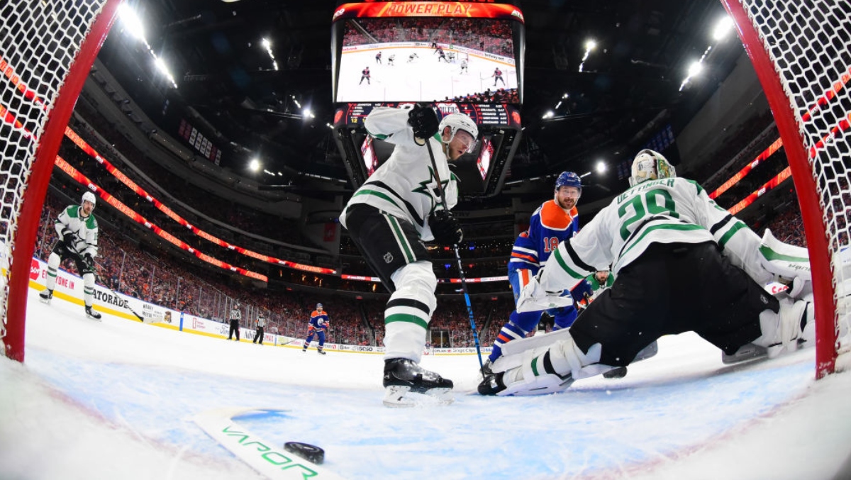 Stars Goalie Jake Oettinger's Stick Has Mind Of Its Own, Makes Unreal ...