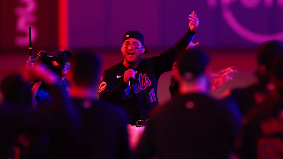 New York Mets Players Throw Wild Postgame 'OMG' Concert On The Field ...