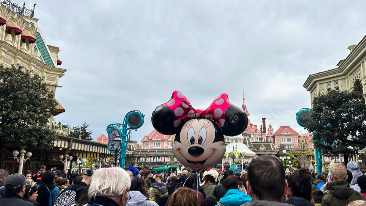 Instagram Model Gracie Bon's Trip To Disneyland Ruined By All Of The ...