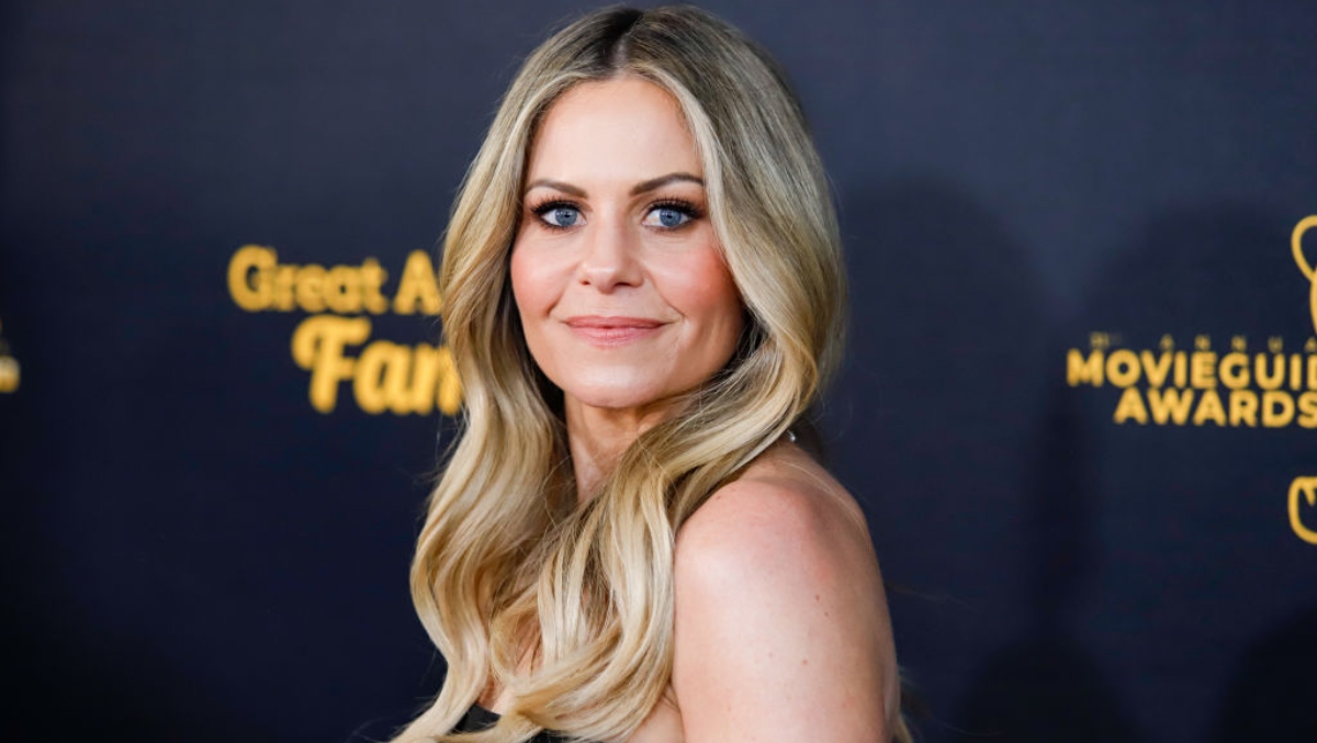 Jennifer Aniston Gets Oiled Down & Full House Sisters At War | OutKick