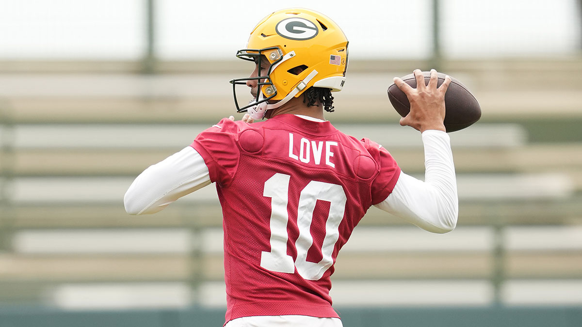 Love Agrees To Contract With Packers To Take Place Among NFL's Top Paid ...