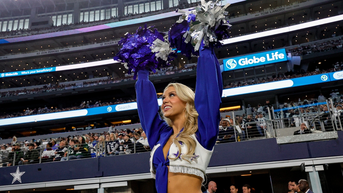 Hooters Sara Is Slinging Wings | OutKick