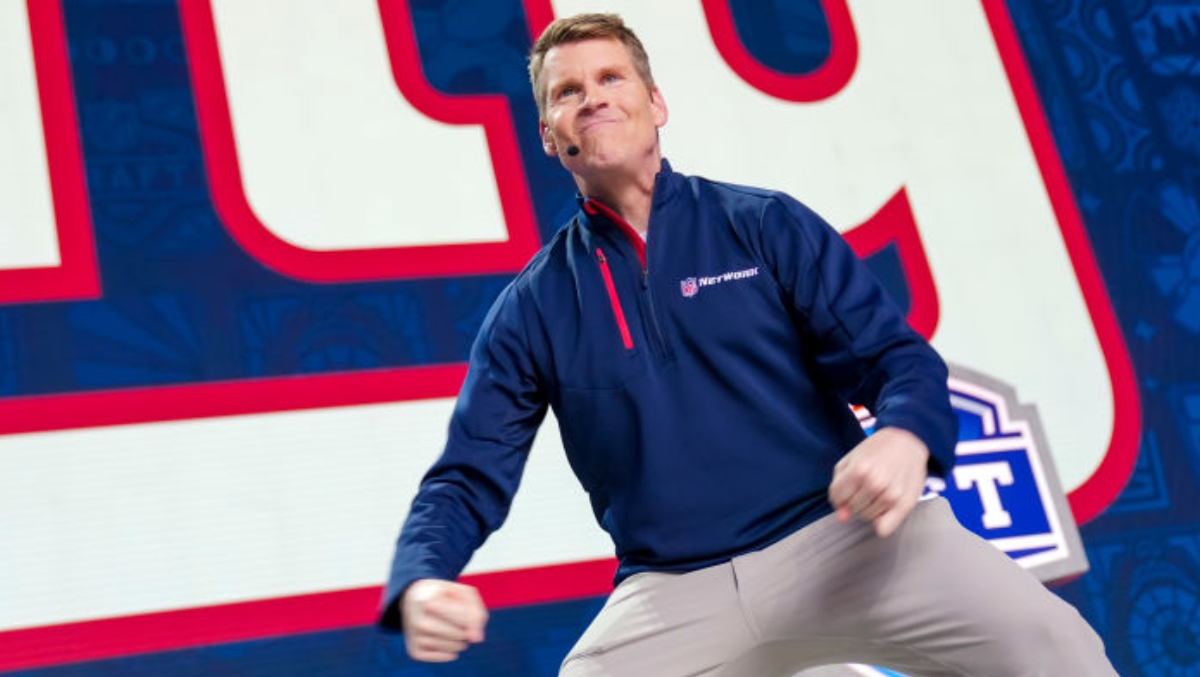 Scott Hanson Dunks On Dude Who Hated On NFL RedZone | OutKick