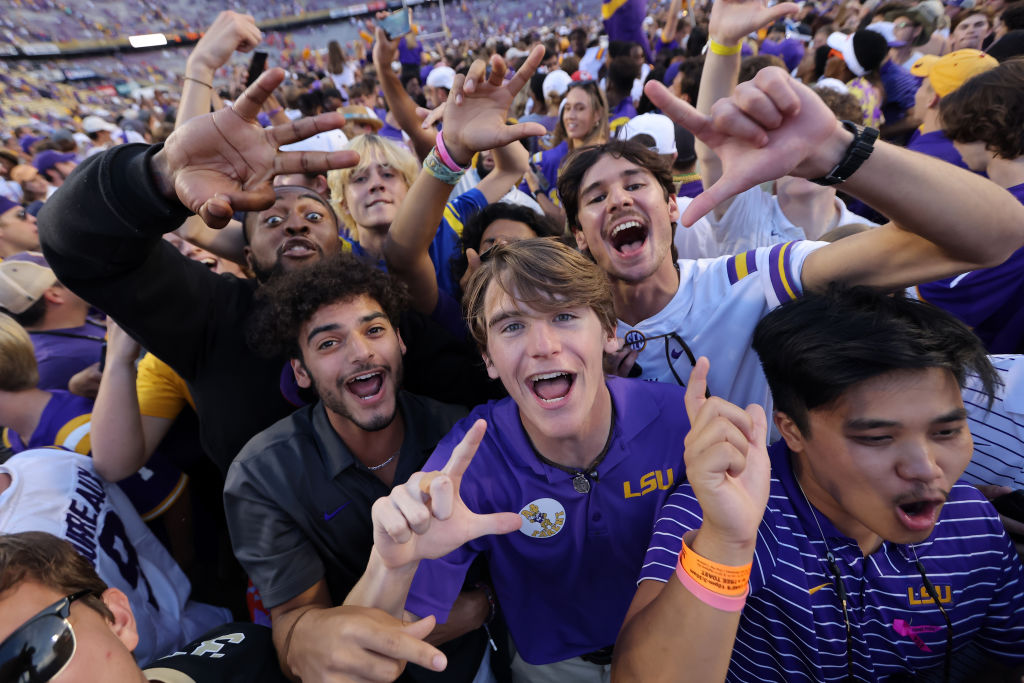 LSU Fans Brought Their Own Trumpets To Play 'Neck' Inside Las Vegas ...