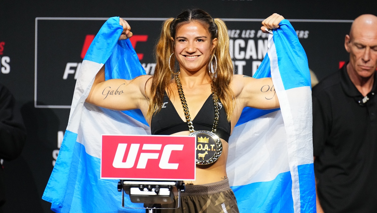 UFC Fighter Ailin Perez Submitted Her Opponent Then Twerked In Her Face ...