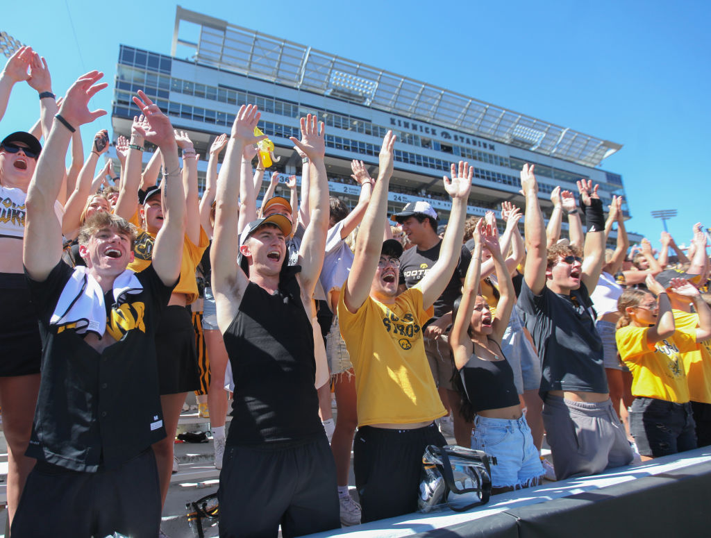 Iowa Hawkeyes Fan Takes A Kickoff Straight To The Dome, But Gets Up ...