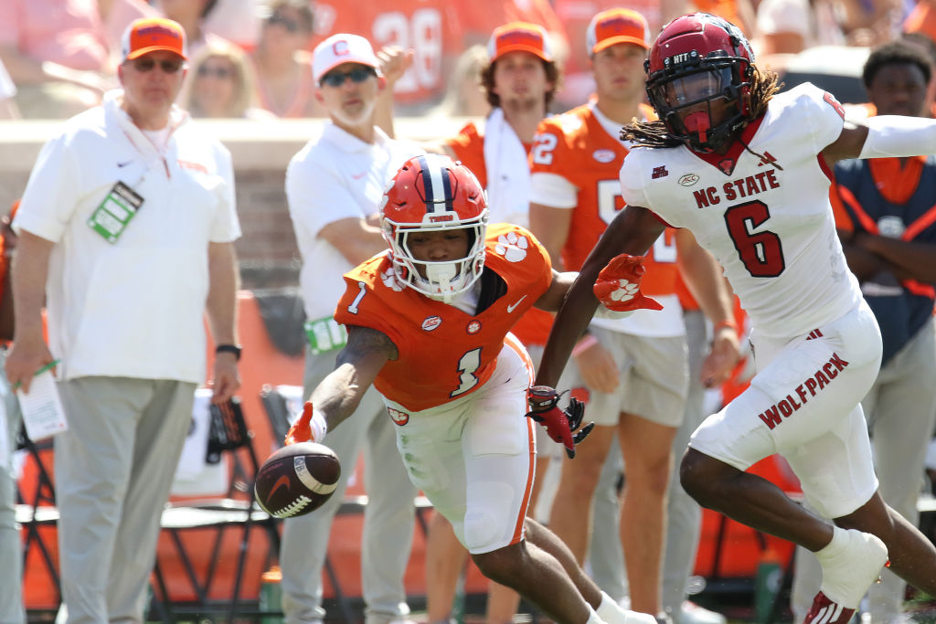 Clemson Fans Raise Money For T.J. Moore, Whose Family Lost Its Home In ...