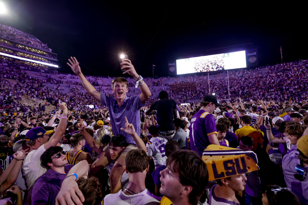 Hope It Was Worth It: SEC Fines LSU $250k For Field-Storming Violation ...