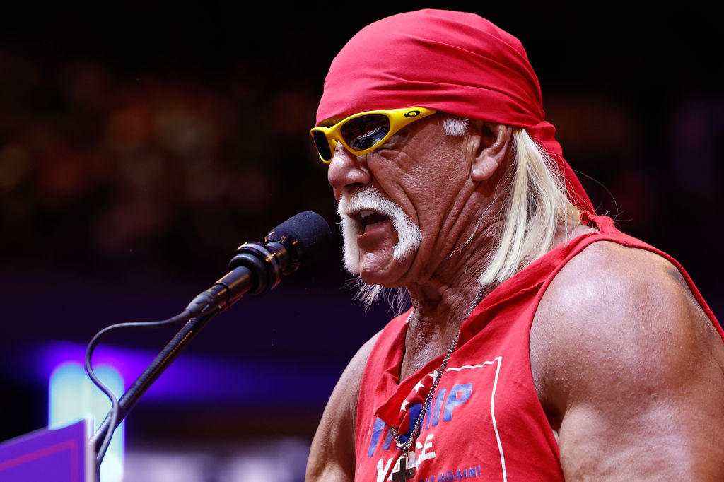 Hulk Hogan Fires Up 'Trumpamaniacs' At Rally In Madison Square Garden ...