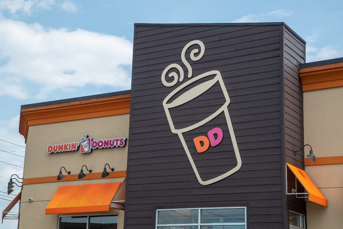 Dunkin's 48-Ounce Refillable Drink Bucket Has Cardiologists Working ...