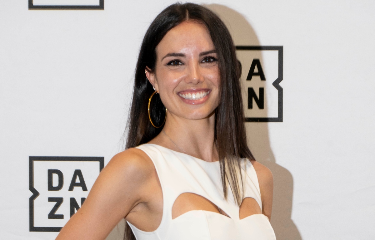 Italian Soccer Reporter Giusy Meloni Shows Off Her Ball Skills In Heels ...