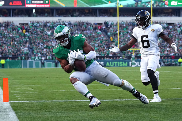 Saquon Barkley Bends Reality With Gravity-Defying Leap Over Jags ...