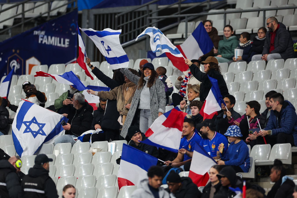 Soccer Fans Boo Israeli National Anthem Before Fight Breaks Out At ...