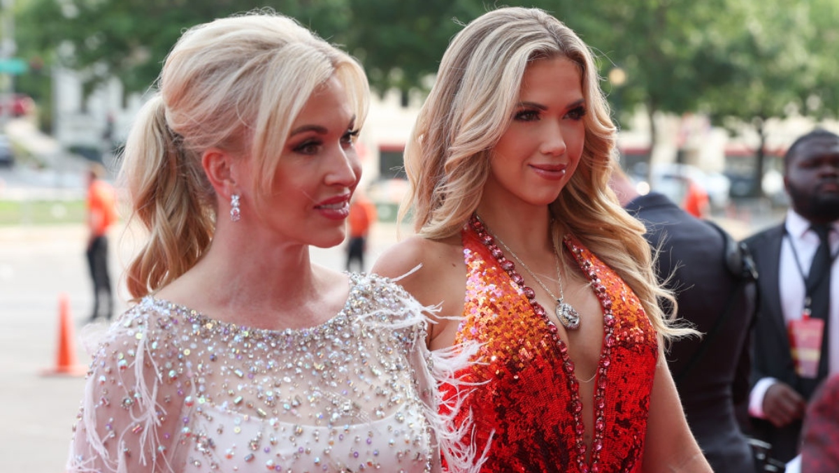 Gracie Hunt And Her Mom Explore The Sea | OutKick