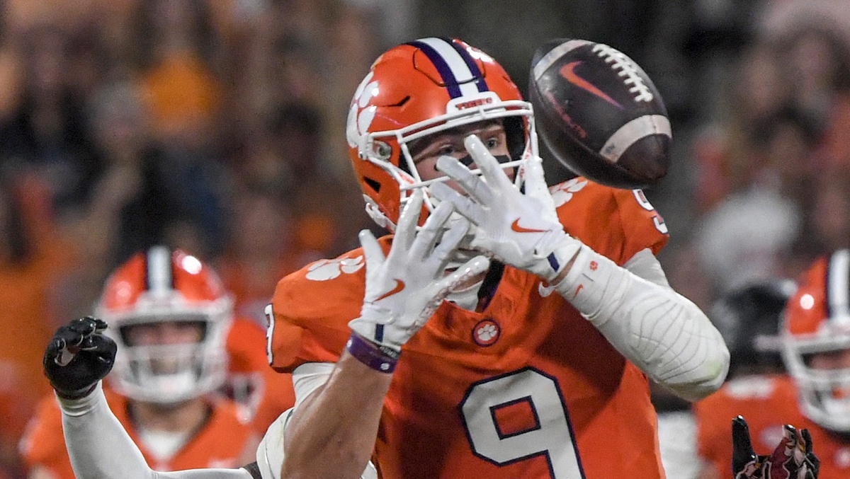 Clemson Tigers Fans Try To Pull A Texas After Controversial Onside Kick ...