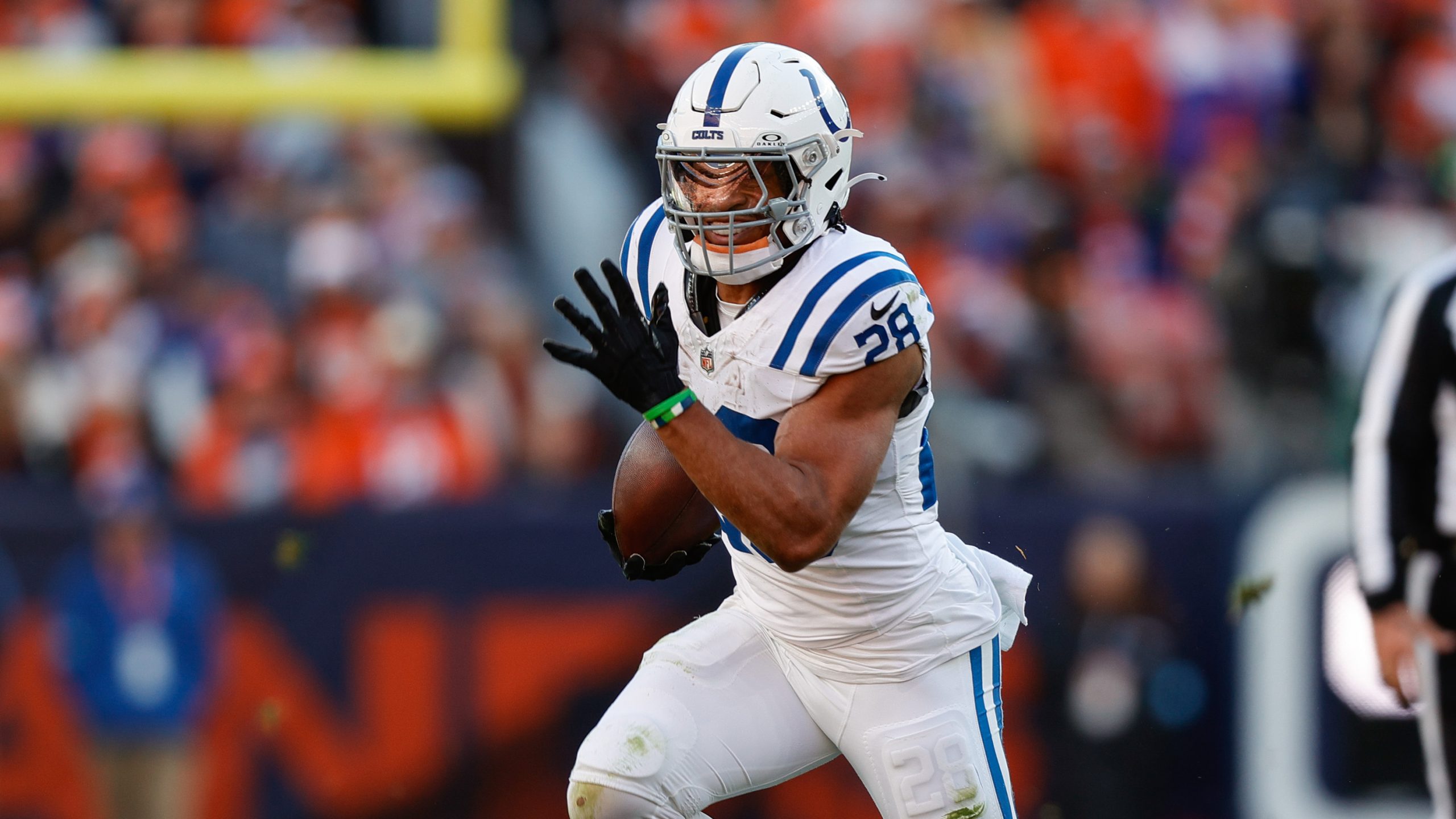 Jonathan Taylor Embarrassingly Drops Ball Before Goal Line, Costs Colts ...