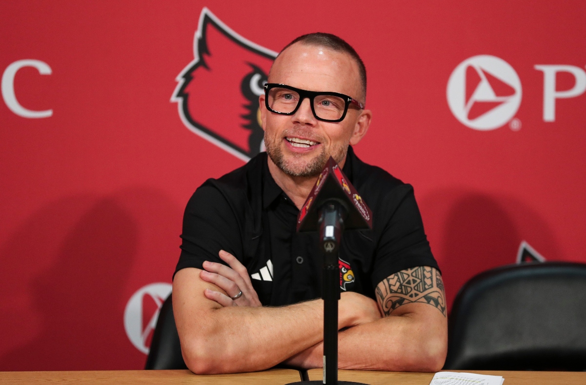 Louisville's Pat Kelsey Thankful For His Hot Wife In Wholesome Postgame ...