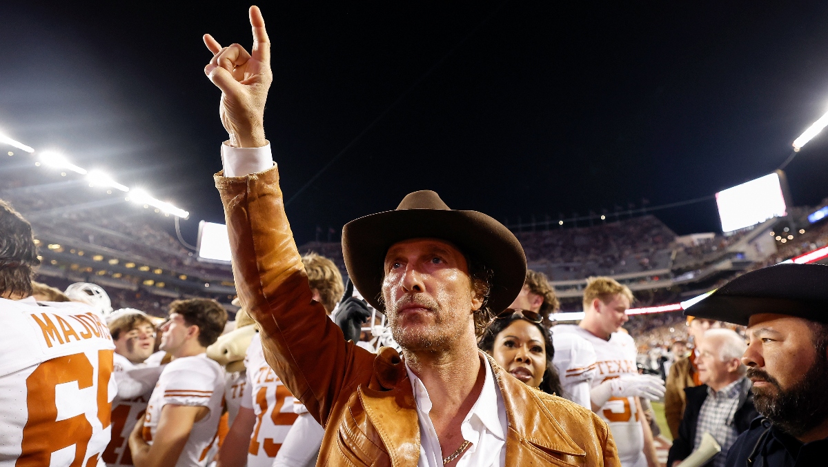 Texas QB Quinn Ewers' Girlfriend Maddy Barnes Horns Up With Matthew ...