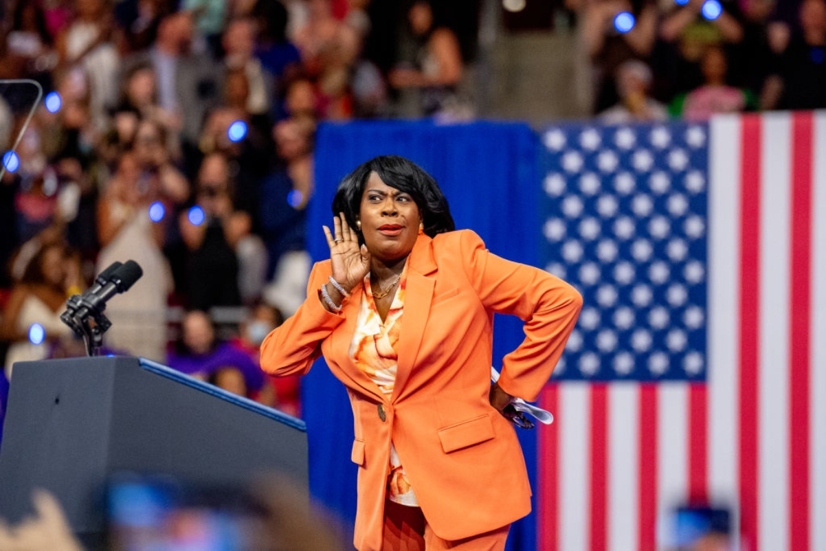 Philadelphia Mayor Tries To Start Eagles Chant, Forgets How To Spell ...