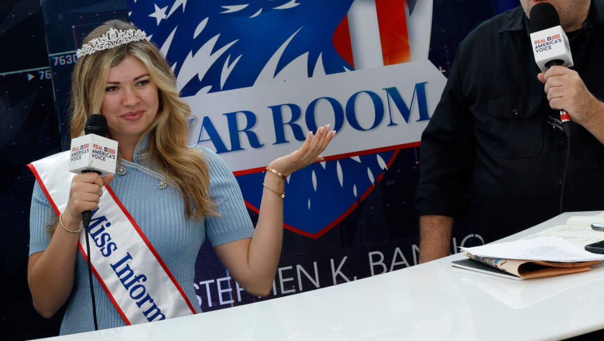 Hot White House Reporter Natalie Winters Fires Back After Nasty Hooters ...