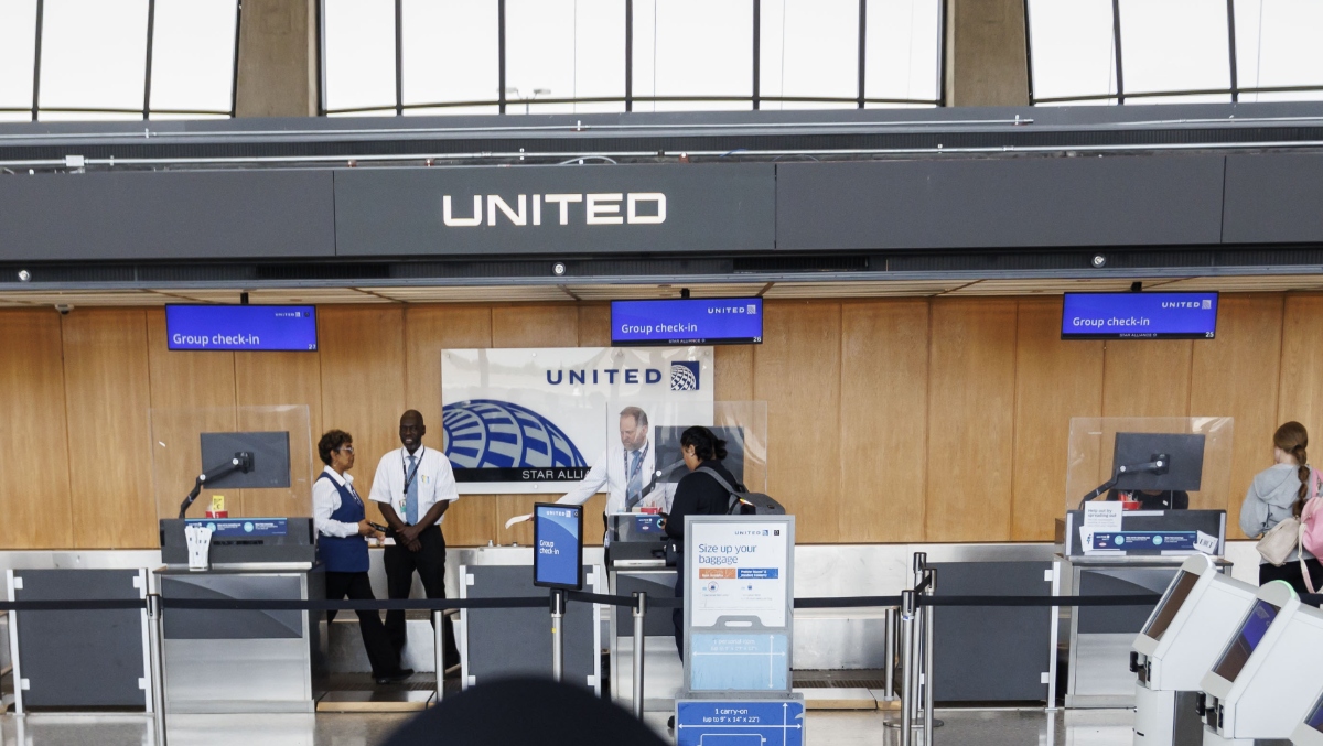 Angry Passenger Knocked A United Airlines Gate Agent Out Cold | OutKick