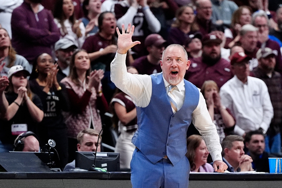 Buzz Williams Prays Over His Texas A&M Players In Powerful Scene: Video ...
