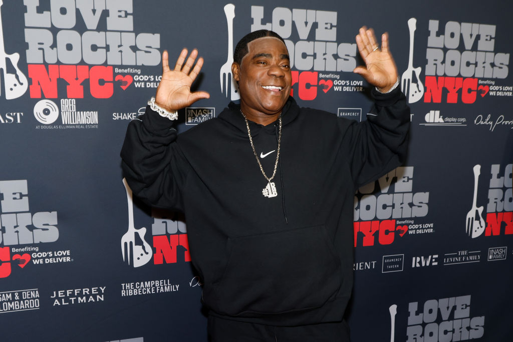 Tracy Morgan Okay, Touts Knicks 1-0 Record When He Pukes On The Court ...