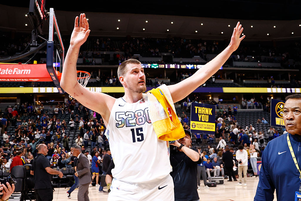 Nikola Jokic Hits Insane Circus Shot To Beat The Buzzer Against Utah ...
