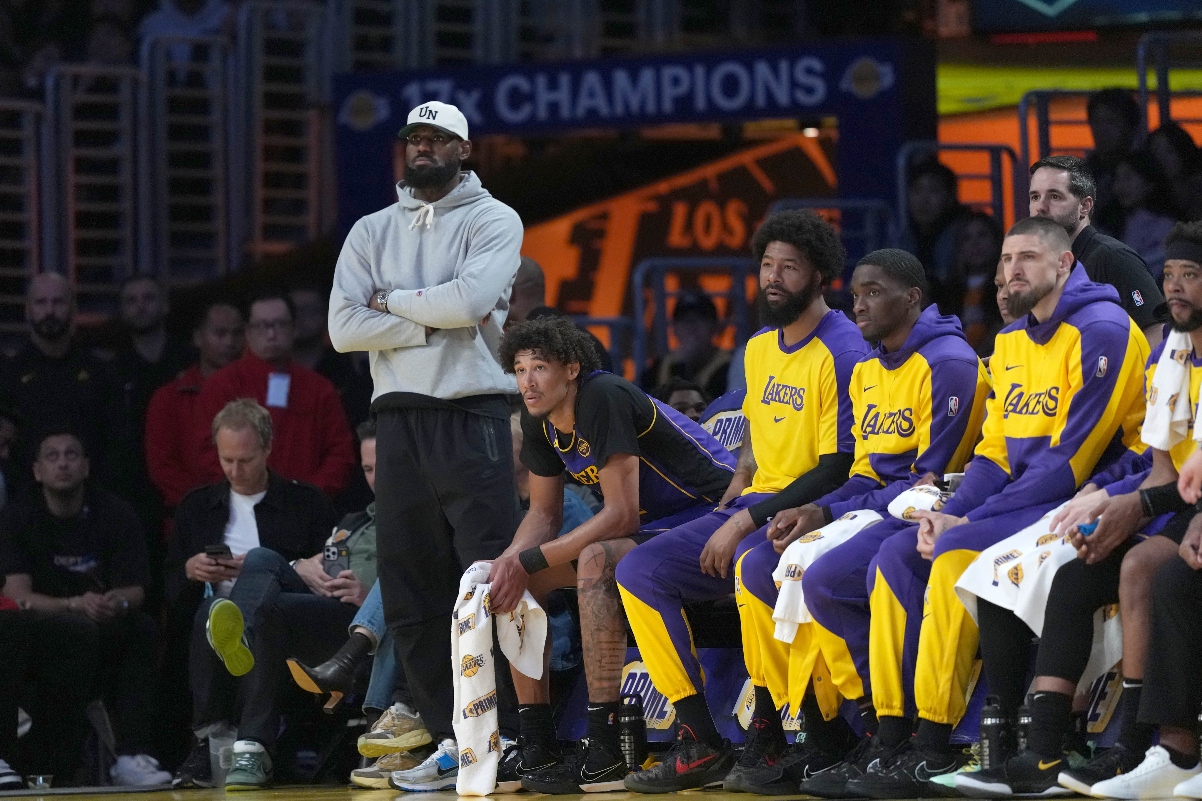 LeBron James Doesn't Celebrate Bronny James' Made Three, And People Are ...
