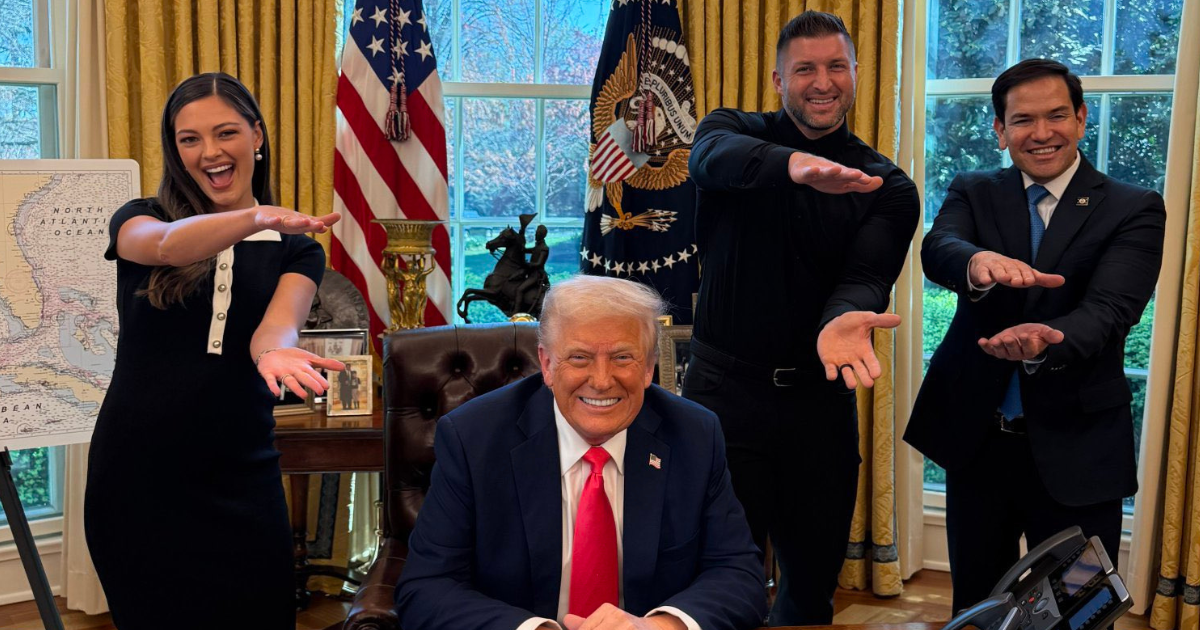 Florida Gators Legend Tim Tebow Joins Trump, Rubio In Oval To Fight ...