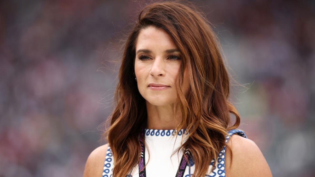 Danica Patrick Invades Capitol Hill In A Green Dress That Has Patriots ...