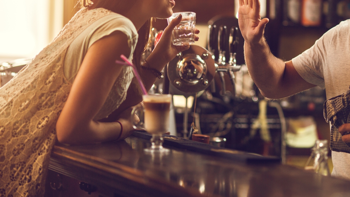 Viral Video Shows Angry Woman Trying To Fight At Bar & Taking A Fall ...