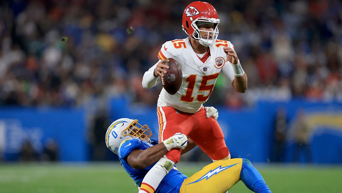 Patrick Mahomes Deserves To Be Launched Into The Stands After This Move ...