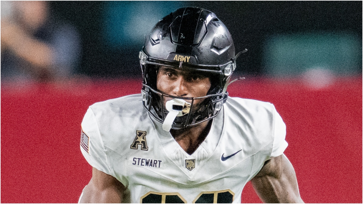 Army Football Player Larry Pickett Jr. Heroically Saves Person In Car ...