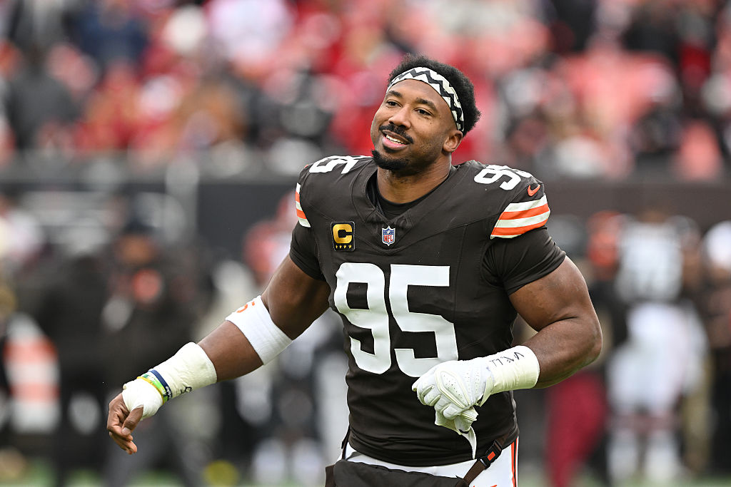 Myles Garrett’s Dad Brings Out Ginormous Camera To Capture Son Set Sack ...